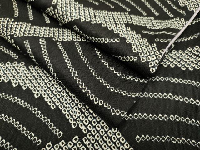 ■■■　サイズ　■■■ 身丈 158cm（肩から） 裄丈 65.5cm 袖丈 47.5cm　縫込み 4cm 袖幅 33cm 前幅 23cm 後幅 31cm 着物縫いこみ 内揚げ 0cm 裄 お袖側 約1cm　身頃側 約1cm ■■■　商品詳...