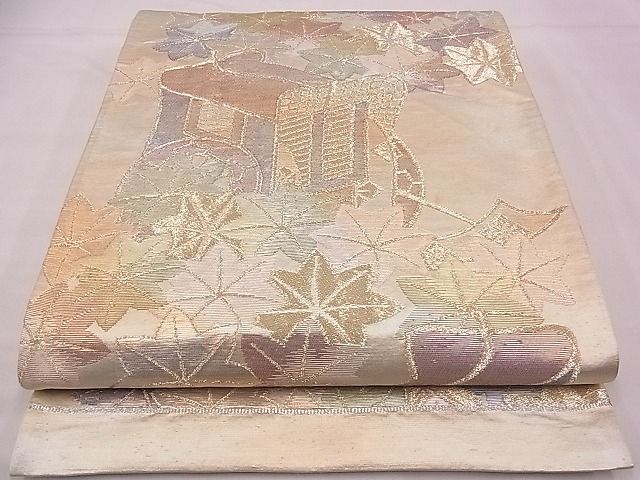 ■■■　サイズ　■■■ 長さ 418cm 幅 30cm程 ■■■　商品詳細　■■■ 【正絹・芯なし】 状態は接写画像のように 表地所々に若干の薄い汚れ、裏地に薄い汚れがございます。 大変上質な逸品になりますので 気になる方はお手入れをされて...