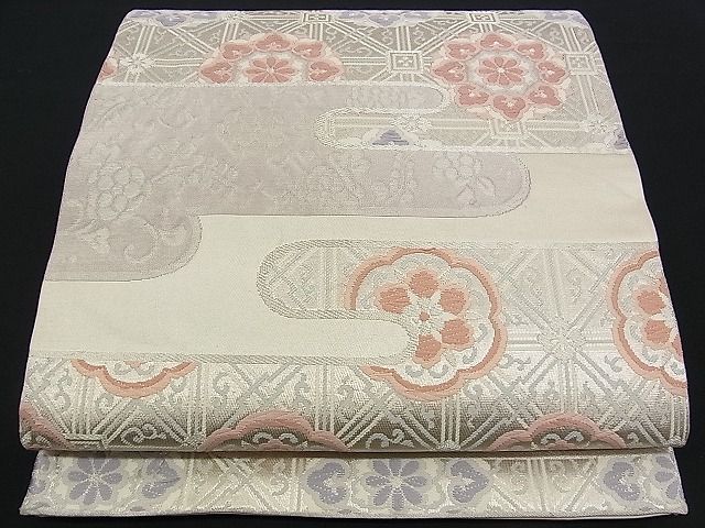 ■■■　サイズ　■■■ 長さ 440cm 幅 30.5cm程 ■■■　商品詳細　■■■ 【正絹】 状態は接写画像のように 太鼓下部・太鼓・前柄・柄止まり・裏地に薄い汚れ、前柄から手先にかけて折れ山の薄い汚れがございますが その他特に目立った...