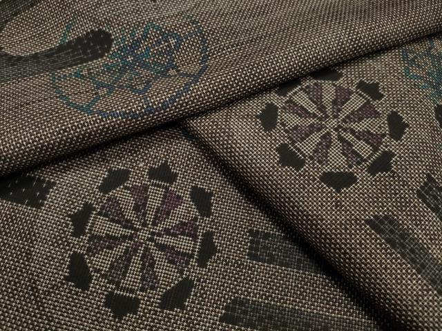 ■■■　サイズ　■■■ 身丈 160.5cm（肩から） 裄丈 63.5cm 袖丈 46.5cm　縫込み 7.5cm 袖幅 33cm 前幅 23cm 後幅 29cm 着物縫いこみ 内揚げ 4.5cm 裄 お袖側 約3.5cm　身頃側 約5cm...