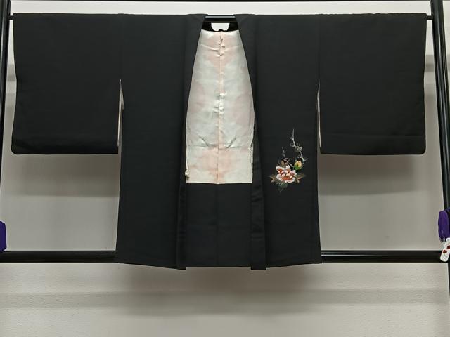 ■■■　サイズ　■■■ 身丈 80cm（肩から） 裄丈 65.5cm 袖丈 46.5cm　縫込み 4.5cm 袖幅 33cm 前幅 18cm 後幅 28.5cm 裄 お袖側 約1.5cm　身頃側 約1cm ■■■　商品詳細　■■■ 【正絹】...