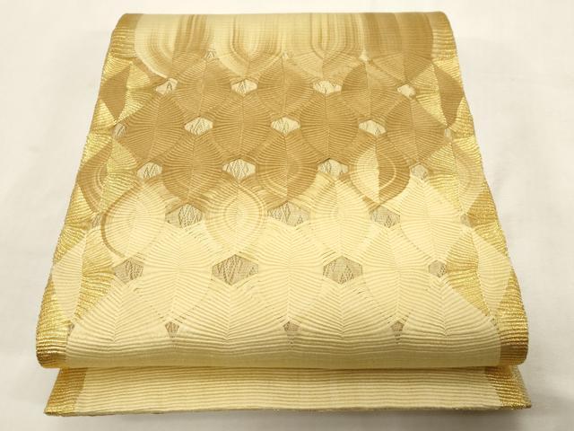 ■■■　サイズ　■■■ 長さ 438cm 幅 30.5cm程 ■■■　商品詳細　■■■ 【正絹・芯なし】 状態は締めてはおりますが 特に目立ったシミ汚れなどもなく大変良い状態です。 ひと目で別格のものとわかる独特の絹糸の煌めきと“織”の魅力...