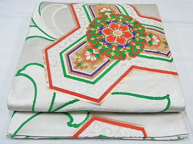 ■■■　サイズ　■■■ 長さ 426cm 幅 30.5cm程 ■■■　商品詳細　■■■ 【正絹】 詳細に関しましては、画像をご確認ください。 大変上質な逸品になります。 お安く出品致しますので、是非この機会にいかがでしょうか？ ■■■　注意...