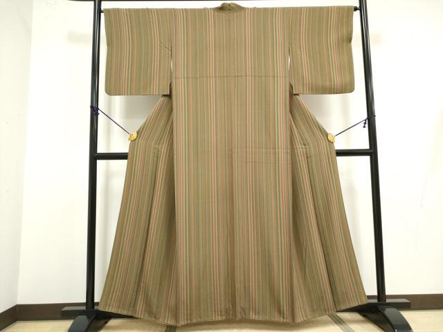 ■■■　サイズ　■■■ 身丈 159cm（肩から） 裄丈 64cm 袖丈 47cm　縫込み 6cm 袖幅 33cm 前幅 23cm 後幅 29cm 着物縫いこみ 内揚げ 11cm 裄 お袖側 約3cm　身頃側 約4cm ■■■　商品詳細　■...