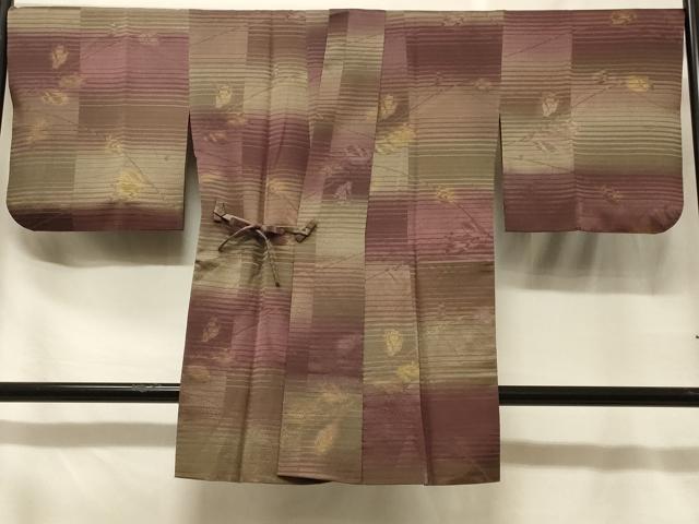 ■■■　サイズ　■■■ 身丈 92.5cm（肩から） 裄丈 69cm 袖丈 45.5cm　縫込み 3.5cm 袖幅 36cm 前幅 28cm 後幅 30cm 裄 お袖側 約1cm　身頃側 約2.5cm ■■■　商品詳細　■■■ 【正絹】 状...