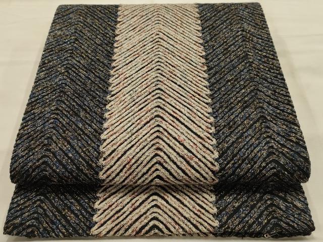■■■　サイズ　■■■ 長さ 442cm 幅 30.5cm程 ■■■　商品詳細　■■■ 【正絹】 状態は1.2回程しか締めておらず 特に目立ったシミ汚れなどもなく大変良い状態です。 染織デザイナーの堀口無月氏の技の集大成ともいえる 美しい刺...