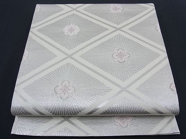 ■■■　サイズ　■■■ 長さ 420cm 幅 31cm程 ■■■　商品詳細　■■■ 【正絹・芯なし】状態は接写画像のように柄止まりに折れ山の薄い汚れ・薄い点シミがございますがその他特に目立ったシミ汚れなどもなく大変良い状態です。着用時には見...