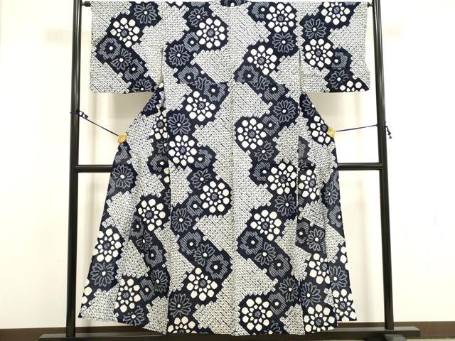 ■■■　サイズ　■■■ 身丈 152cm（肩から） 裄丈 64cm 袖丈 44cm　縫込み 4cm 袖幅 32cm 前幅 26cm 後幅 32cm 着物縫いこみ 内揚げ 0cm 裄 お袖側 約1cm　身頃側 約1cm ■■■　商品詳細　■■...