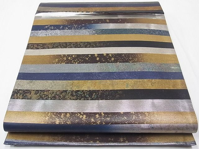 ■■■　サイズ　■■■ 長さ 440cm 幅 30.5cm程 ■■■　商品詳細　■■■ 【正絹】 状態は接写画像のように 柄止まりに柄移りがございますが その他特に目立ったシミ汚れなどもなく大変良い状態です。 着用時には見えない部分になりま...