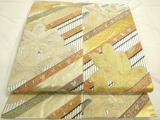 ■■■　サイズ　■■■ 長さ 444cm 幅 31cm程 ■■■　商品詳細　■■■ 【正絹・芯なし】 詳細に関しましては、画像をご確認ください。 大変上質な逸品になります。 お安く出品致しますので、是非この機会にいかがでしょうか？ ■■■　...