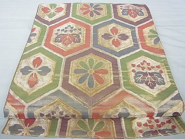 ■■■　サイズ　■■■ 長さ 420cm 幅 30.5cm程 ■■■　商品詳細　■■■ 【正絹・芯なし】 状態は締めてはおりますが 特に目立ったシミ汚れなどもなく大変良い状態です。 大変上質な逸品になります。 お安く出品致しますので、是非こ...