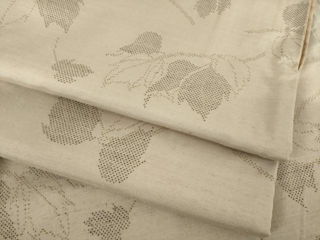 ■■■　サイズ　■■■ 身丈 155.5cm（肩から） 裄丈 62cm 袖丈 45cm　縫込み 8cm 袖幅 31.5cm 前幅 24cm 後幅 28cm 着物縫いこみ 内揚げ 12cm 裄 お袖側 約1cm　身頃側 約6cm ■■■　商品...