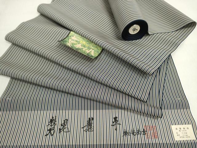 ■■■　サイズ　■■■ 長さ　　着尺分あり 幅　　　約41cm ■■■　商品詳細　■■■ 【正絹・未使用】 状態は接写画像のように反端から約79cmに薄い汚れがございます。 商標登録”毘龍織”のブランドで、創業100年を超える米沢織の織元と...