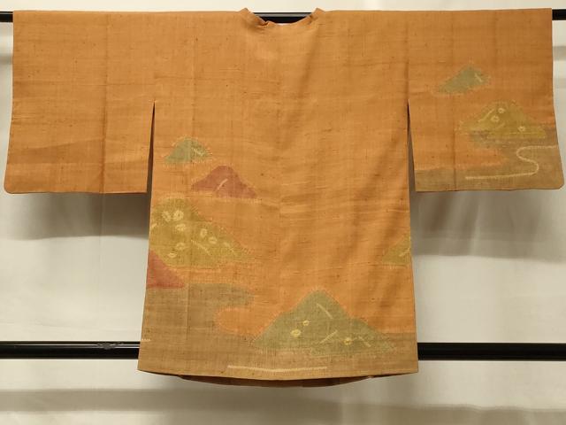 ■■■　サイズ　■■■ 身丈 81.5cm（肩から） 裄丈 61.5cm 袖丈 43cm　縫込み 4.5cm 袖幅 32cm 前幅 20cm 後幅 28.5cm 裄 お袖側 約4cm　身頃側 約5.5cm ■■■　商品詳細　■■■ 【正絹】...