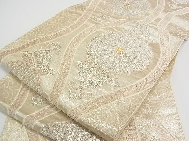 ■■■　サイズ　■■■ 長さ 408cm 幅 30.5cm程 ■■■　商品詳細　■■■ 【正絹・芯なし】 状態は接写画像のように 太鼓上部・柄止まり・裏地・手先に薄い汚れ柄止まりに折れ山の薄い線汚れがございますが その他特に目立ったシミ汚れ...