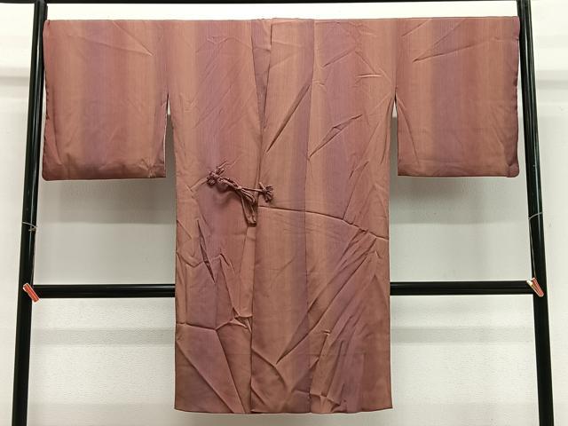 ■■■　サイズ　■■■ 身丈 109cm（肩から） 裄丈 68.5cm 袖丈 46.5cm　縫込み 3cm 袖幅 35cm 前幅 25cm 後幅 30.5cm 裄 お袖側 約2cm　身頃側 約4cm ■■■　商品詳細　■■■ 【化繊】 状態...