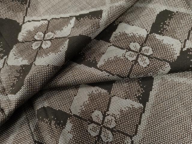 ■■■　サイズ　■■■ 身丈 164.5cm（肩から） 裄丈 65cm 袖丈 44.5cm　縫込み 3cm 袖幅 33cm 前幅 24cm 後幅 30cm 着物縫いこみ 内揚げ 2.5cm 裄 お袖側 約3cm　身頃側 約2cm ■■■　商...