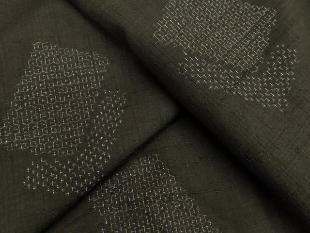 ■■■　サイズ　■■■ 身丈 169cm（肩から） 裄丈 71cm 袖丈 52cm　縫込み 6cm 袖幅 36cm 前幅 26cm 後幅 30.5cm 着物縫いこみ 内揚げ 3.5cm 裄 お袖側 約1.5cm　身頃側 約4cm ■■■　商...