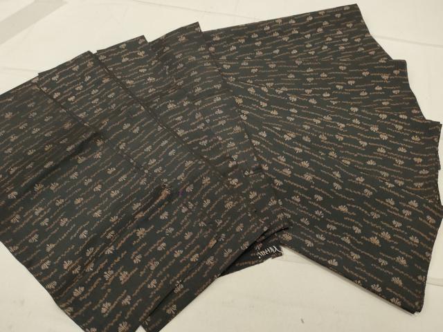 ■■■　サイズ　■■■ 長さ 　羽尺分あり 幅 　　約36cm ■■■　商品詳細　■■■ 【正絹】 状態は参考画像のよう表地所々・裏面所々に点穴がございます。 大変上質な逸品になります。 お安く出品致しますので、是非この機会にいかがでしょう...