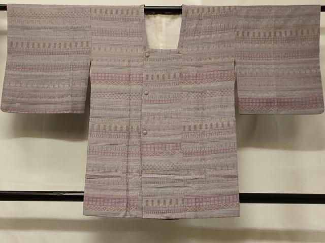 ■■■　サイズ　■■■ 身丈 84cm（肩から） 裄丈 63.5cm 袖丈 45cm　縫込み 5cm 袖幅 33cm 前幅 20cm 後幅 29.5cm 裄 お袖側 約2cm　身頃側 約3.5cm ■■■　商品詳細　■■■ 【正絹】 状態は...