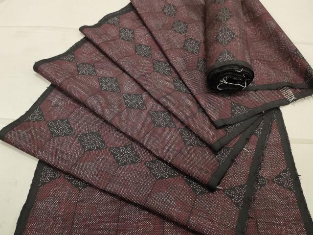 ■■■　サイズ　■■■ 長さ 　着尺分あり 幅 　　約37cm ■■■　商品詳細　■■■ 【正絹】 状態は特に目立ったシミ汚れなどもなく大変良い状態です。 大変上質な逸品になります。 お安く出品致しますので、是非この機会にいかがでしょうか？...