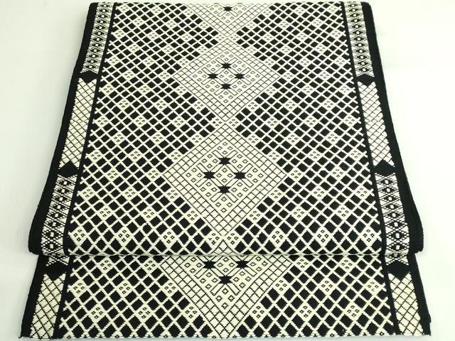 ■■■　サイズ　■■■ 長さ 370cm　幅 31.5cm程 ■■■　商品詳細　■■■ 【正絹】 状態は締めてはおりますが 特に目立ったシミ汚れなどもなく大変良い状態です。 こぎん刺しとは、青森県津軽に伝わる刺し子の技法のひとつでございます...