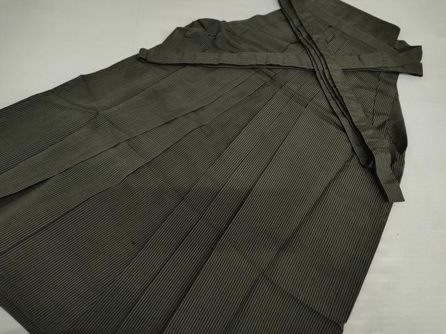 ■■■　サイズ　■■■ 紐下丈　約82.5cm ■■■　商品詳細　■■■ 【正絹】 状態は接写画像のように腰板・表地所々に薄い汚れ、後丈に汚れがございます。 大変上質な逸品になりますのでぜひお手入れをされてお召しになられてはいかがでしょうか...