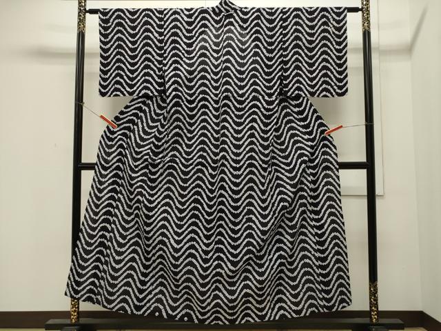 ■■■　サイズ　■■■ 身丈 153.5cm（肩から） 裄丈 60.5cm 袖丈 44cm　縫込み 2.5cm 袖幅 31cmcm 前幅 26.5cm 後幅 30.5cm 着物縫いこみ 内揚げ 4cm 裄 お袖側 約2cm　身頃側 約5cm...
