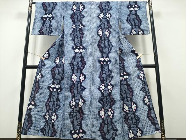 ■■■　サイズ　■■■ 身丈 151cm（肩から） 裄丈 67.5cm 袖丈 44cm　縫込み 1cm 袖幅 35cm 前幅 26.5cm 後幅 31cm 着物縫いこみ 内揚げ 0cm 裄 お袖側 約1cm　身頃側 約1.5cm ■■■　商...