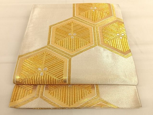 ■■■　サイズ　■■■ 長さ 422cm 幅 31cm程 ■■■　商品詳細　■■■ 【正絹】 詳細に関しましては、画像をご確認ください。 大変上質な逸品になります。 お安く出品致しますので、是非この機会にいかがでしょうか？ ■■■　注意事項...