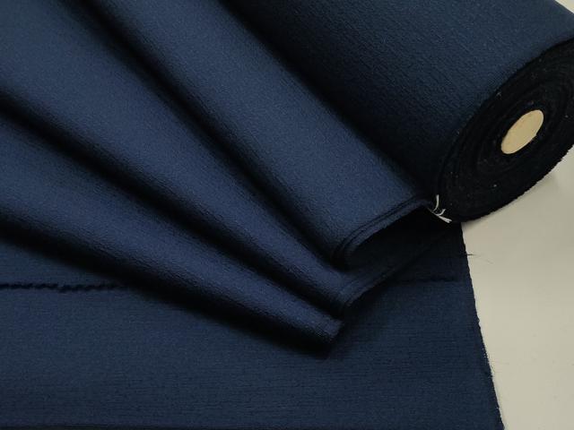■■■　サイズ　■■■ 長さ　　着尺+羽尺分あり 幅　　　約37.5cm ■■■　商品詳細　■■■ 【交織:毛90％ 絹10％・未使用】 状態は参考画像のように薄い汚れ、穴がございます。 お安く出品致しますので、是非この機会にいかがでしょう...