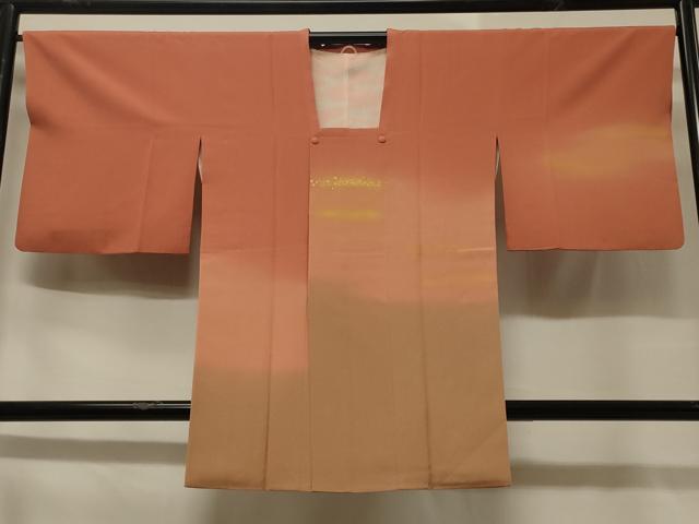 ■■■　サイズ　■■■ 身丈 90.5cm（肩から） 裄丈 66.5cm 袖丈 47cm　縫込み 4.5cm 袖幅 34.5cm 前幅 20.5cm 後幅 30cm 裄 お袖側 約2cm　身頃側 約4cm ■■■　商品詳細　■■■ 【正絹】...