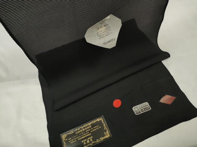 ■■■　サイズ　■■■ 長さ　　着尺分あり 幅　　　約36.5cm ■■■　商品詳細　■■■ 【正絹・石持付き・未使用】 状態は接写画像のように表地所々に薄い汚れがございます。 大変上質な逸品になります。 お安く出品致しますので、是非この機...