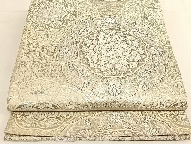 ■■■　サイズ　■■■ 長さ 414cm 幅 30cm程 ■■■　商品詳細　■■■ 【正絹・芯なし】 詳細に関しましては、画像をご確認ください。 大変上質な逸品になります。 お安く出品致しますので、是非この機会にいかがでしょうか？ ■■■　...