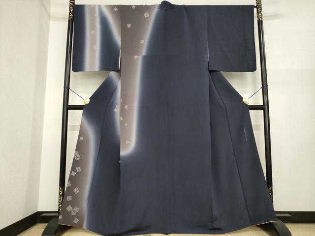 ■■■　サイズ　■■■ 身丈 163cm（肩から） 裄丈 69cm 袖丈 52cm　縫込み 7cm 袖幅 35cm 前幅 26cm 後幅 32cm 着物縫いこみ 内揚げ 6cm 裄 お袖側 約2cm　身頃側 約2cm ■■■　商品詳細　■■...