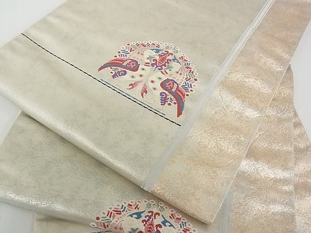 ■■■　サイズ　■■■ 長さ 432cm 幅 30cm程 ■■■　商品詳細　■■■ 【正絹・未仕立て】 状態は接写画像のように 柄止まり・裏地に薄い汚れがございますが その他特に目立ったシミ汚れなどもなく大変良い状態です。 着用時には見えな...