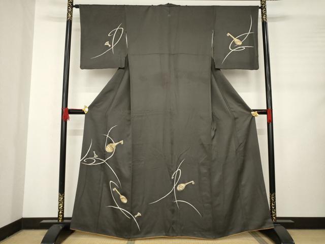 ■■■　サイズ　■■■ 身丈 161cm（肩から） 裄丈 65cm 袖丈 49cm　縫込み 7.5cm 袖幅 32cm 前幅 23cm 後幅 27cm 着物縫いこみ 内揚げ 7.5cm 裄 お袖側 約3cm　身頃側 約3cm ■■■　商品詳...