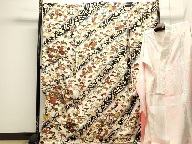 ■■■　サイズ　■■■ 【振袖】 身丈 173cm（肩から） 裄丈 69cm 袖丈 112cm　縫込み 8cm 袖幅 35cm 前幅 25cm 後幅 31cm 着物縫いこみ 内揚げ 1cm 裄 お袖側 約1cm　身頃側 約0cm 【長襦袢】...