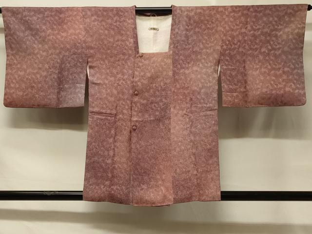 ■■■　サイズ　■■■ 身丈 79cm（肩から） 裄丈 63.5cm 袖丈 42.5cm　縫込み 5cm 袖幅 33cm 前幅 18.5cm 後幅 26.5cm 裄 お袖側 約2cm　身頃側 約3.5cm ■■■　商品詳細　■■■ 【正絹】...