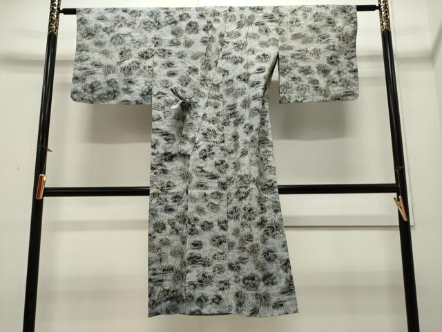 ■■■　サイズ　■■■ 身丈 122.5cm（肩から） 裄丈 63cm 袖丈 42.5cm　縫込み 2.5cm 袖幅 33cm 前幅 26cm 後幅 29cm 裄 お袖側 約1cm　身頃側 約3cm ■■■　商品詳細　■■■ 【正絹】 状態...