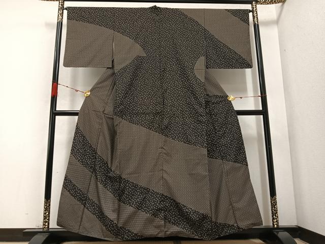 ■■■　サイズ　■■■ 身丈 155.5cm（肩から） 裄丈 64.5cm 袖丈 46cm　縫込み 2cm 袖幅 32cm 前幅 24cm 後幅 29cm 着物縫いこみ 内揚げ 5cm 裄 お袖側 約4cm　身頃側 約3cm ■■■　商品詳...