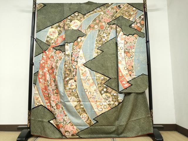 ■■■　サイズ　■■■ 身丈 167.5cm（肩から） 裄丈 68cm 袖丈 113.5cm　縫込み 5cm 袖幅 35cm 前幅 26cm 後幅 31.5cm 着物縫いこみ 内揚げ 7cm 裄 お袖側 約3cm　身頃側 約3cm ■■■　...