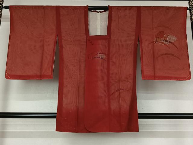 ■■■　サイズ　■■■ 身丈 88cm（肩から） 裄丈 64cm 袖丈 55cm　縫込み 2cm 袖幅 34cm 前幅 21cm 後幅 29cm 裄 お袖側 約0cm　身頃側 約2cm ■■■　商品詳細　■■■ 【正絹】 状態は特に目立った...