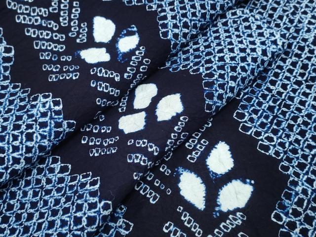 ■■■　サイズ　■■■ 身丈 153cm（肩から） 裄丈 65.5cm 袖丈 46cm　縫込み 1cm 袖幅 33cm 前幅 24cm 後幅 30cm 着物縫いこみ 内揚げ 0cm 裄 お袖側 約1cm　身頃側 約1cm ■■■　商品詳細　...