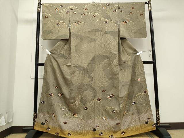 ■■■　サイズ　■■■ 身丈 163cm（肩から） 裄丈 65cm 袖丈 47cm　縫込み 4cm 袖幅 33cm 前幅 24cm 後幅 29.5cm 着物縫いこみ 内揚げ 1cm 裄 お袖側 約2cm　身頃側 約3cm ■■■　商品詳細　...