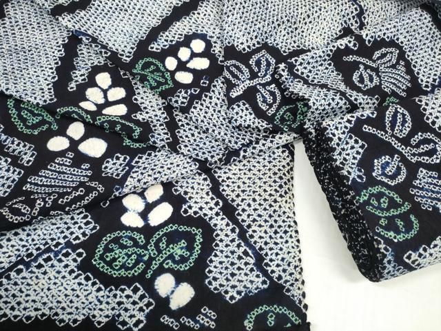 ■■■　サイズ　■■■ 長さ　　着尺分あり 幅　　　約35cm ■■■　商品詳細　■■■ 【綿・未使用】 状態は接写画像のように表地所々にアクがございます。 人気の高い“有松鳴海絞り”の浴衣でございます。 “鳴海絞り”ならではの表情を生み出...