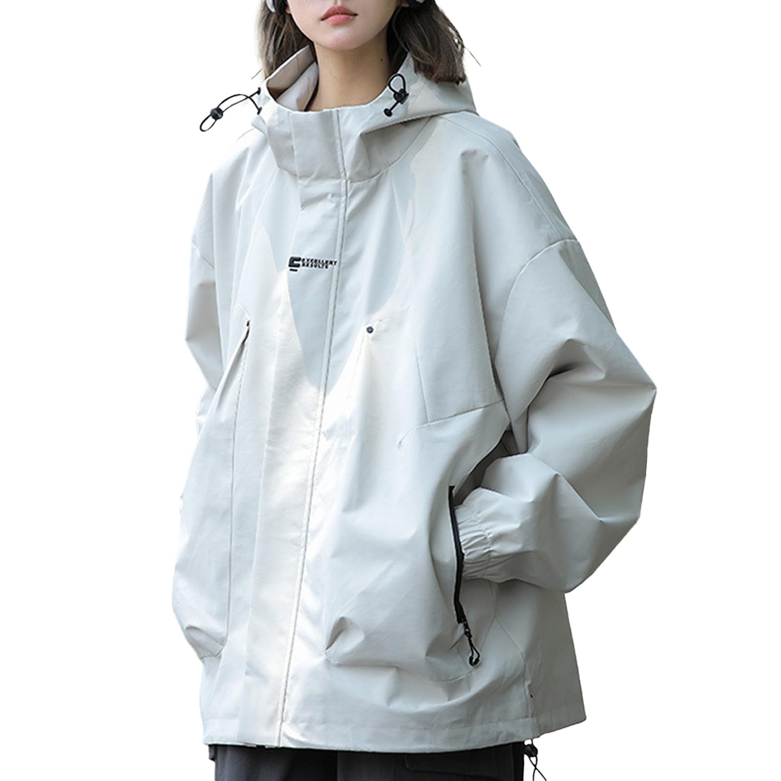 商品情報商品の説明説明 ウインドブレーカーはブラックとベージュをご用意しております。防水性と軽さ、素材感にこだわったTPUラミネート加工により、着心地は抜群です。袖口はゴムデザインで、防風性を高めています。使い勝手の良い細やかな機能が充実し...