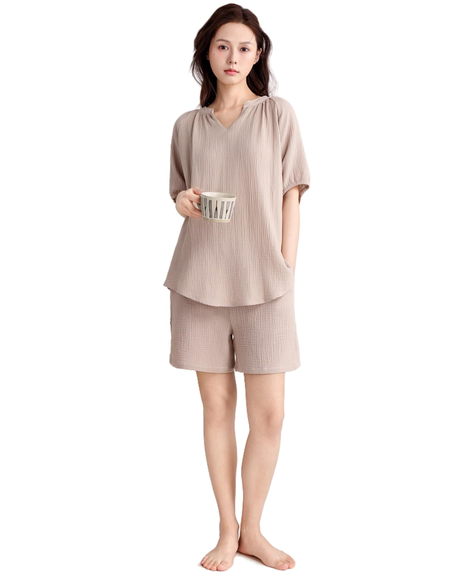 商品情報商品の説明説明 上質な日常 外から帰ってきて、ほっと一息つく空間を快適に過ごしていただきたいそんな思いのルームウェアを提案いたします。当店が提案するくつろぎ着は優れた吸水性と保湿力を合わせ持つコットン・ダブルガーゼ素材を中心に日常の...