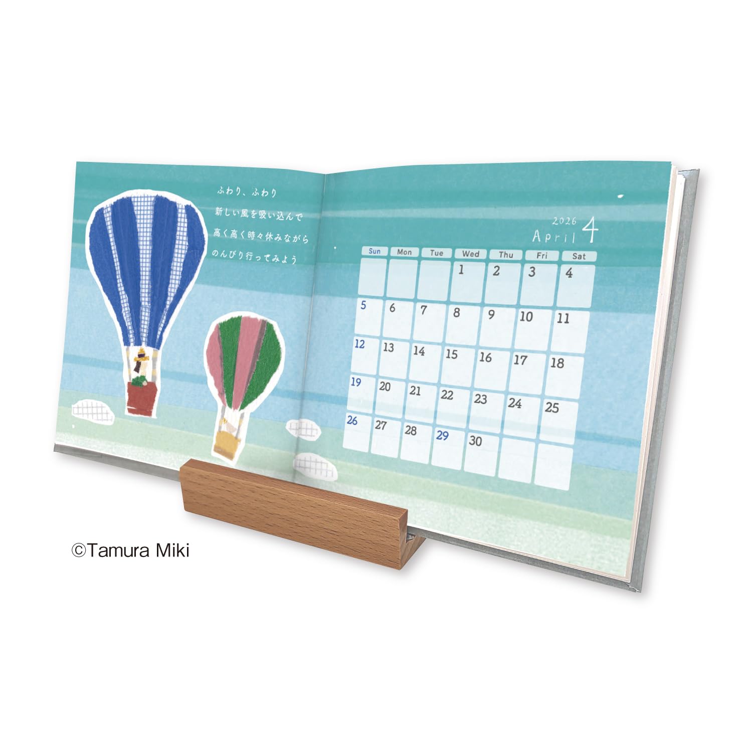 商品情報商品の説明まるで絵本のような物語性のある卓上カレンダーです。主人公の女の子がふらりと出かけた先で感じたコトが、マスキングテープを使った独特の優しい世界で表現されています。あたたかみのある木の台座に差し込んでお使いいただけます。主な仕...