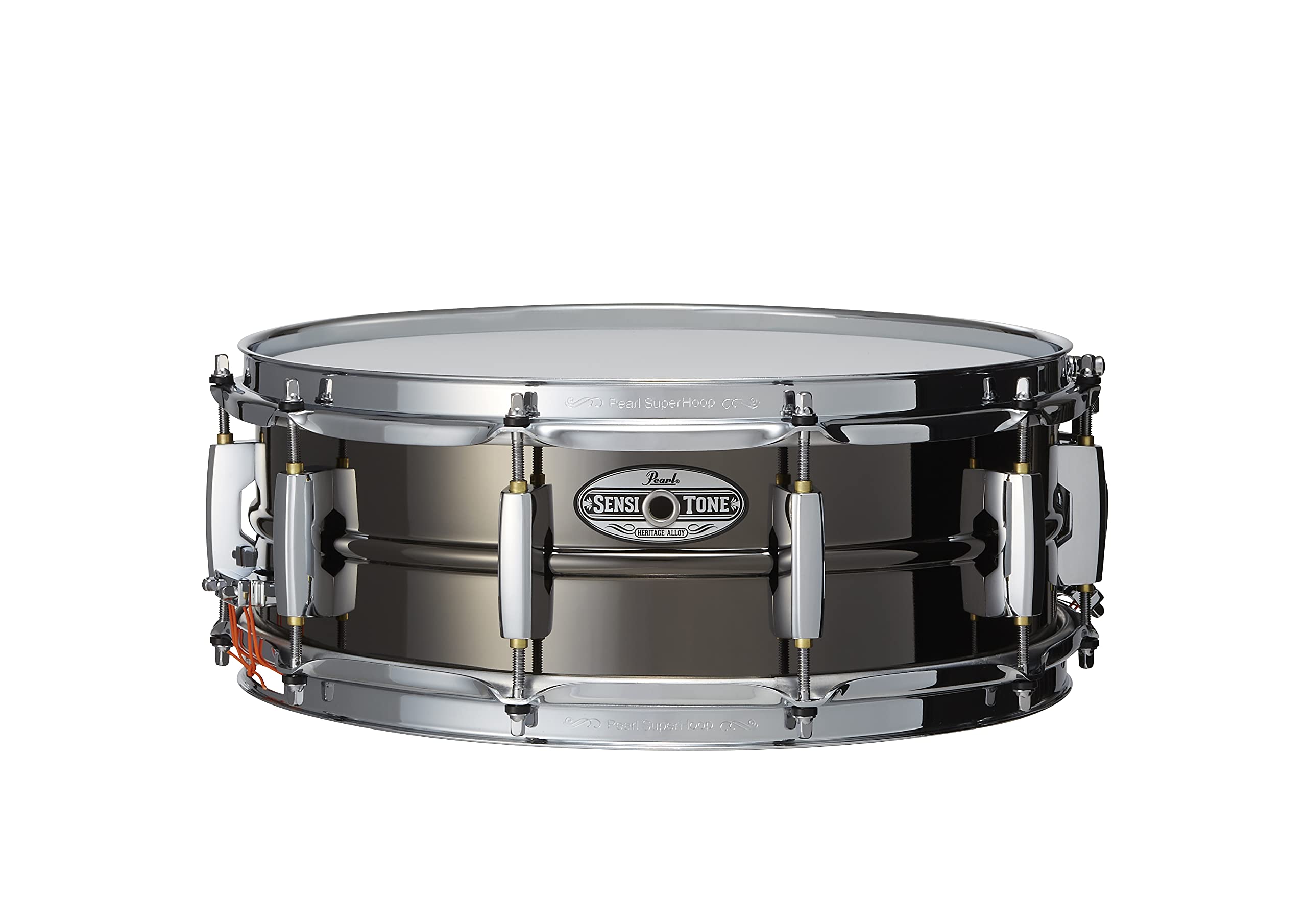 商品情報商品の説明●プロフェッショナルのパフォーマンスで培われたノウハウを詰め込んだパールのメタルスネアシリーズ"SensiTone Heritage Alloy"。 ●振動性に優れた1mm厚のブラス・シェルを採用し、明るくきらびやかなサウ...